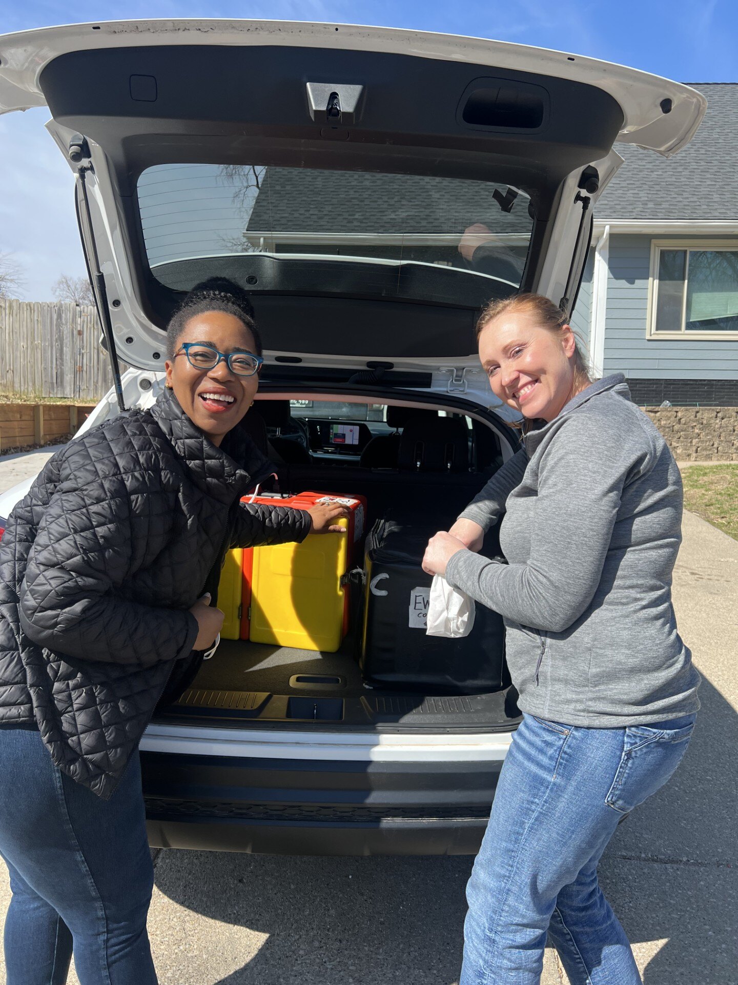 Delivering Meals to Seniors with Meals on Wheels | WesleyLife