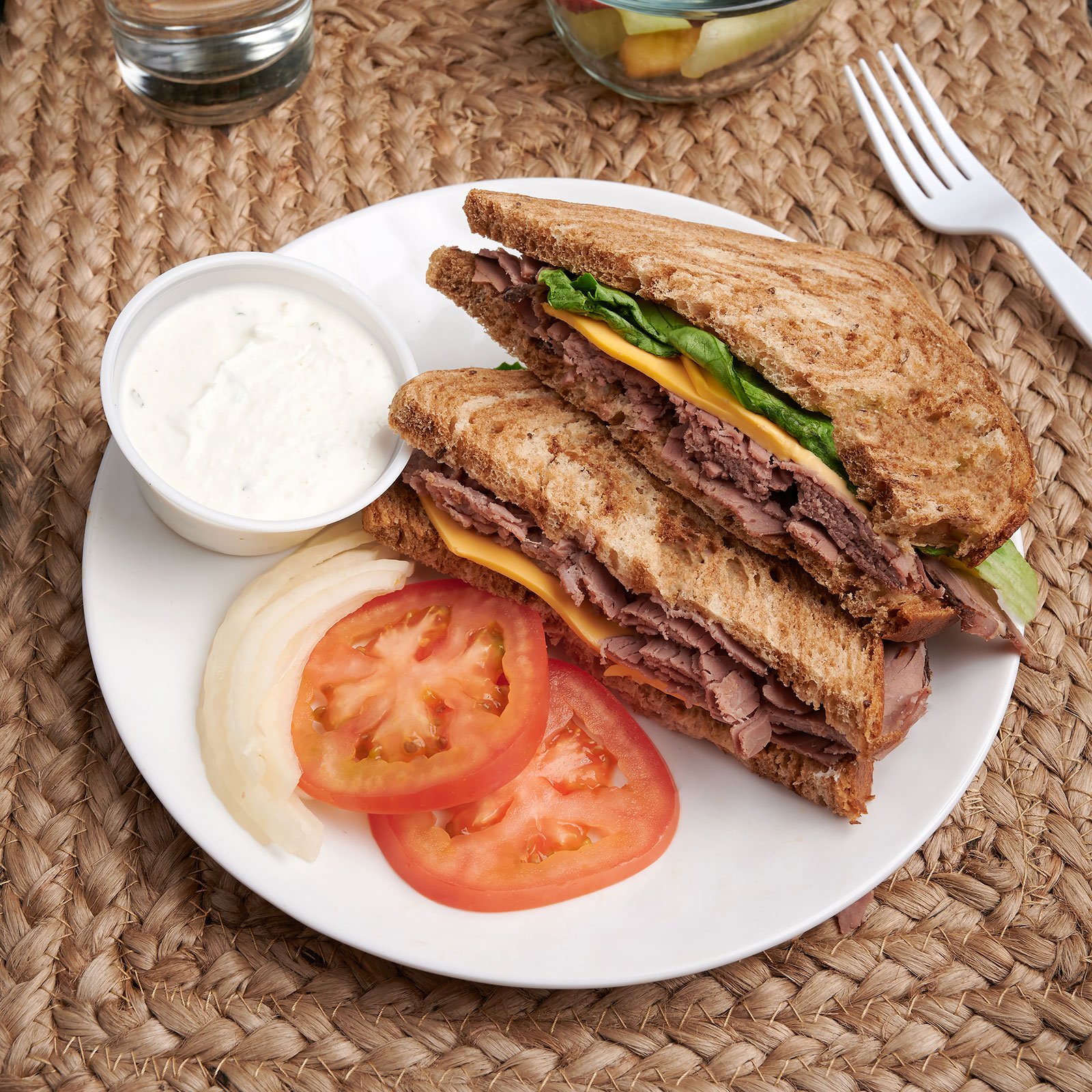 Delivering Meals to Seniors with Meals on Wheels | WesleyLife